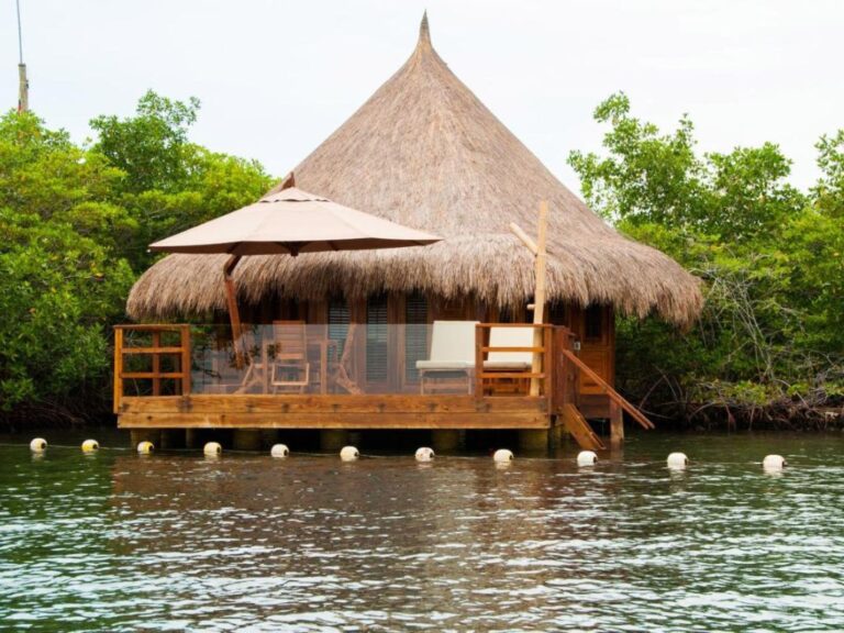 Visit Isla Baru, Colombia: Expert Travel Guide | TPMT